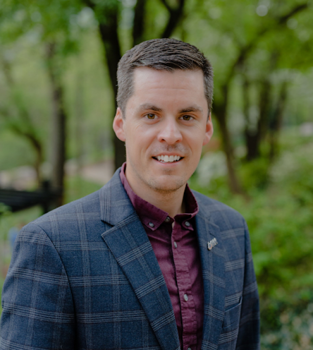 Dustin Tenney, Recognized by BestAgents.us as a 2023 Top Agent | isStories