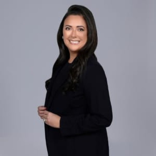 Roberta Leary, Recognized by BestAgents.us as a 2023 Top Agent | isStories