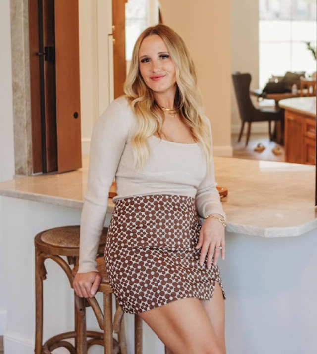 Britni Nelson, Recognized by BestAgents.us as a 2023 Top Agent | isStories