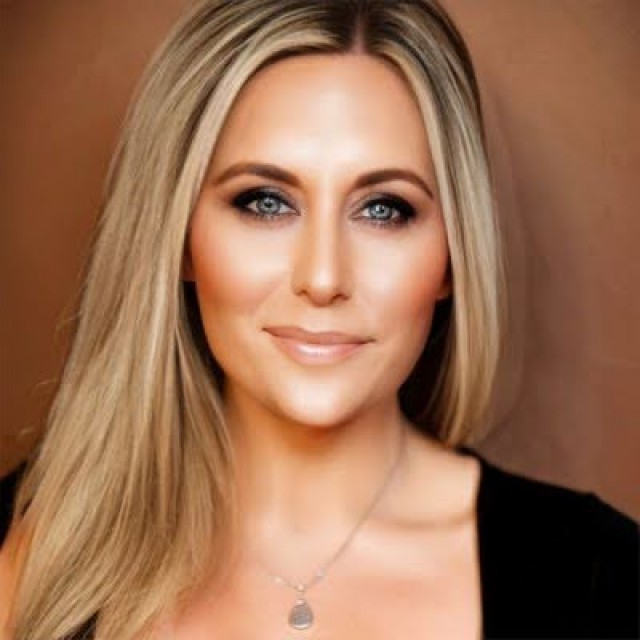 Jennifer Young, Recognized by BestAgents.us as a 2024 Top Agent | isStories