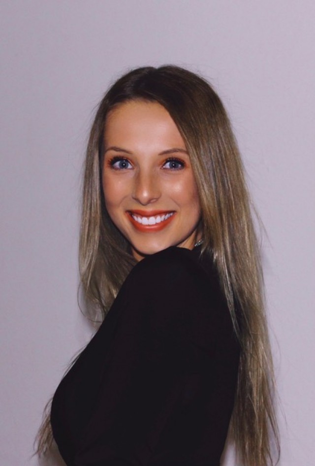 Julia Doherty, Recognized by BestAgents.us as a 2023 Top Agent | isStories