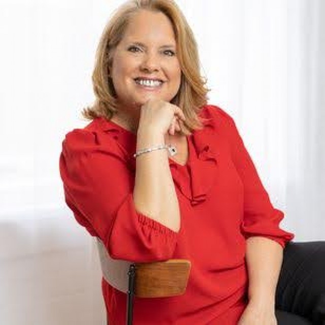 Debra Carpluk, Recognized by BestAgents.us as a 2024 Top Agent | isStories