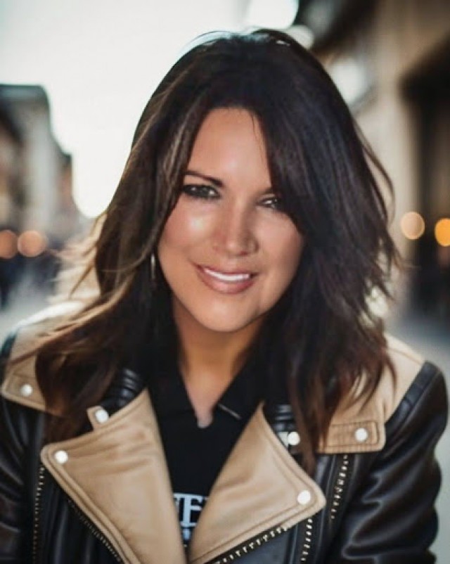 Gina Underwood, Recognized by BestAgents.us as a 2024 Top Agent | isStories