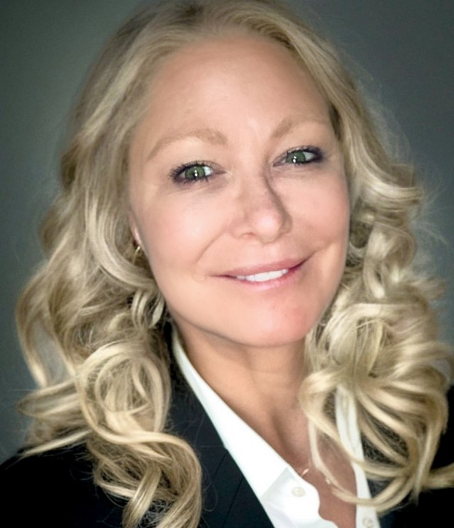 Rose Calderone, Recognized by BestAgents.us as a 2024 Top Agent | isStories