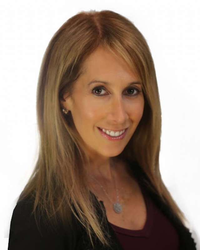 Gwen Weiss, Recognized by BestAgents.us as a 2024 Top Agent | isStories