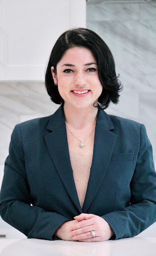 Emily Manley, Recognized by BestAgents.us as a 2024 Top Agent | isStories