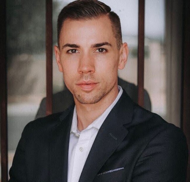 Seth Rochefort, Recognized by BestAgents.us as a 2024 Top Agent | isStories