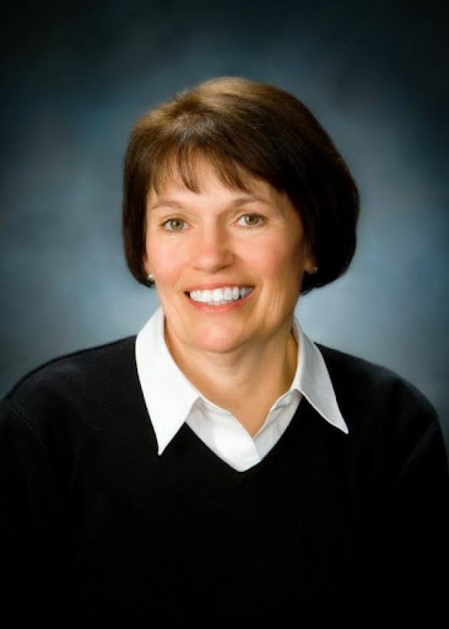 Sandy Fogle, Recognized by BestAgents.us as a 2024 Top Agent | isStories